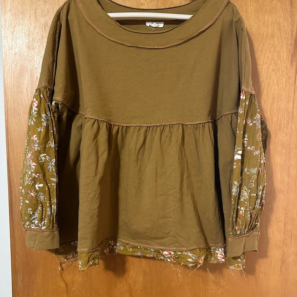easel | Tops | Easel Blouse With Floral Sleeves | Poshmark